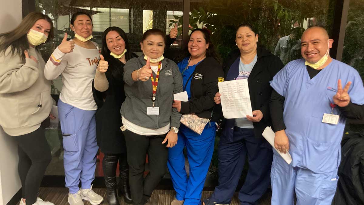 Los miembros de NUHW en USC sobrepasan los 2,000 tras victorias en el ...